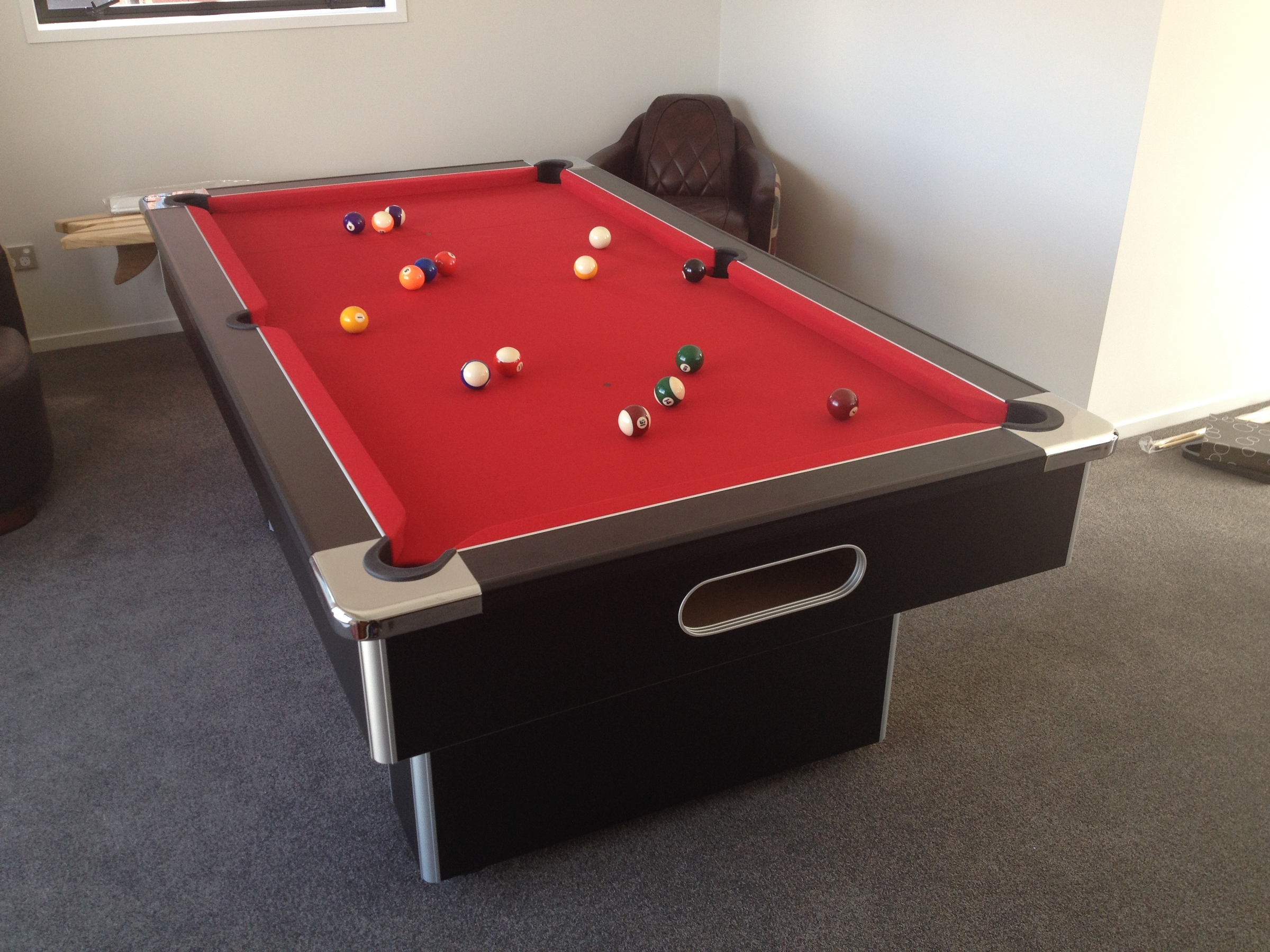 mypooltable | Richmond Pool Table in Black and Red